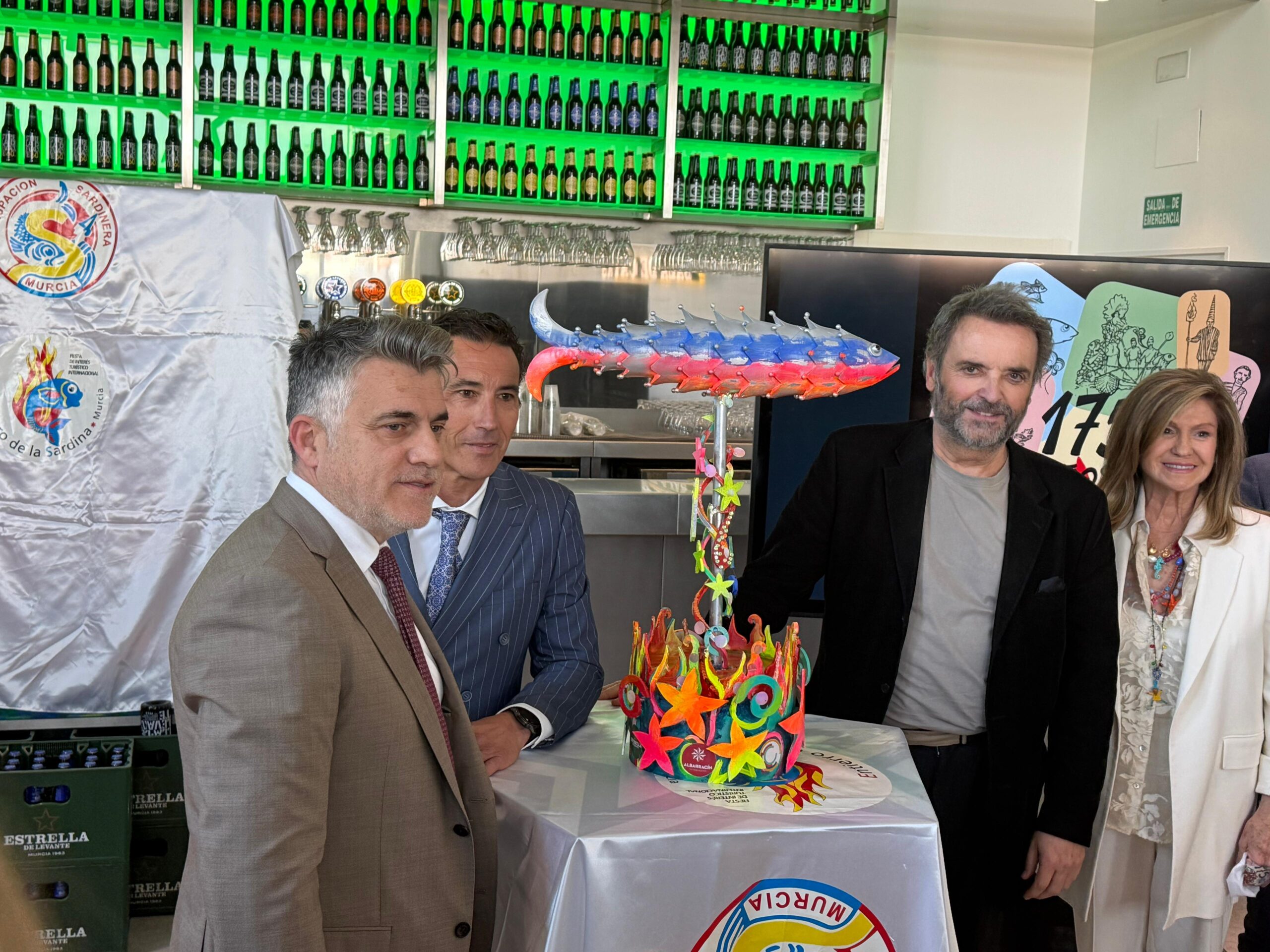 Un Catafalco histórico que sorprende por su movimiento para el Entierro ...
